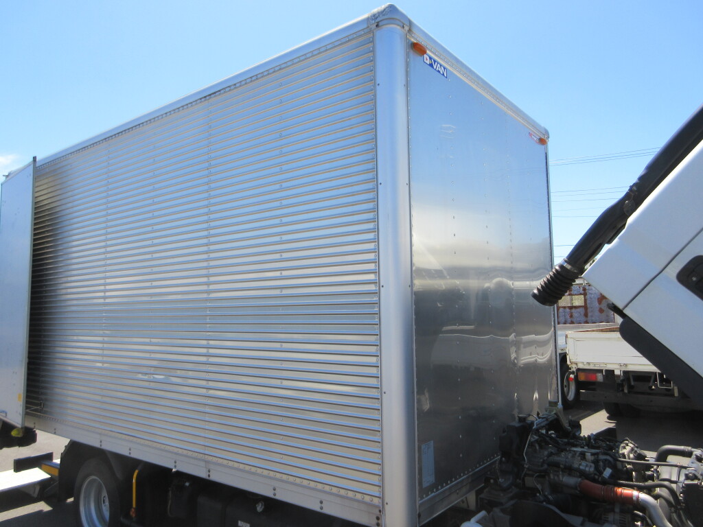 神奈川の中古トラック・重機の販売と買い取り・レンタカー